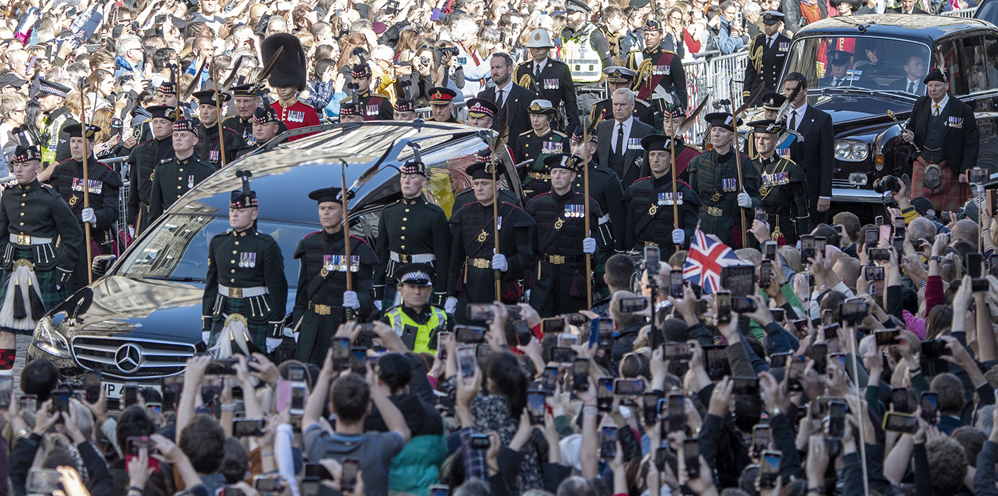 Procession of Her Majesty’s Coffin from the Palace of Holyroodhouse to ...